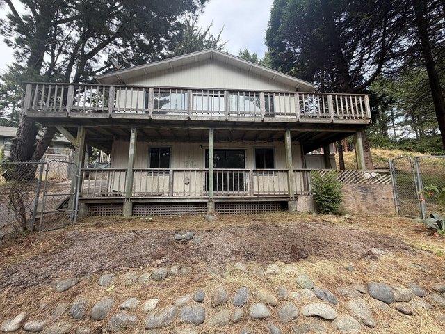 120 Spur Ct, Shelter Cove, CA 95589