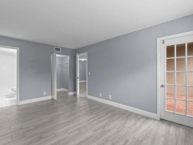 120 Sparrow Dr Apt 205, Royal Palm Beach, FL 33411