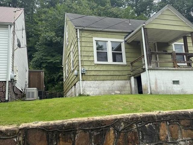 120 Spruce Ave, Pineville, WV 24874