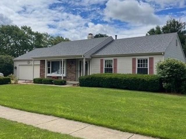 120 Strawberry Ln, Yorkville, IL 60560