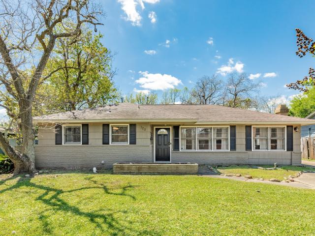 120 Palm Ln, Lake Jackson, TX 77566 | MLS #59610