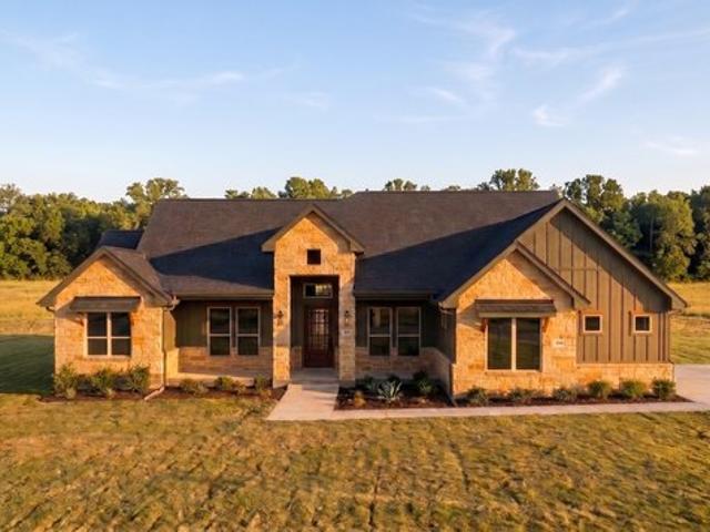 120 Pioneer Dr, La Vernia, TX 78121