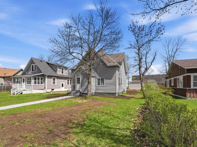 120 Prairie Avenue S
