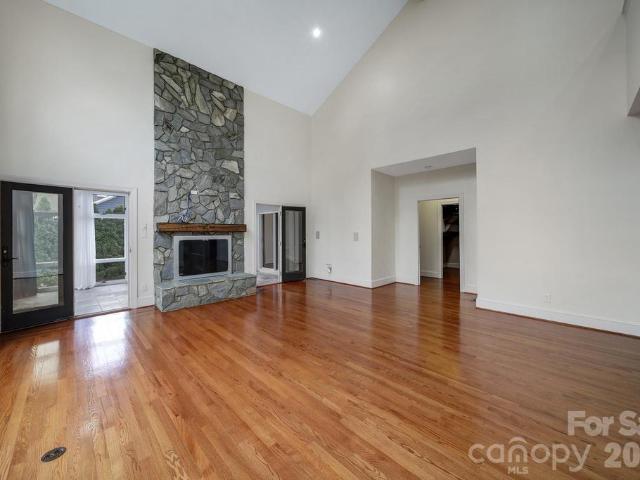 120 Royal Pointe Way