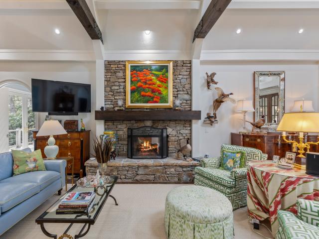 120 Ravenel Point