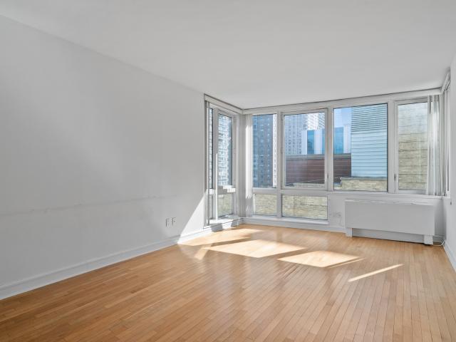 120 Riverside Boulevard 8 J