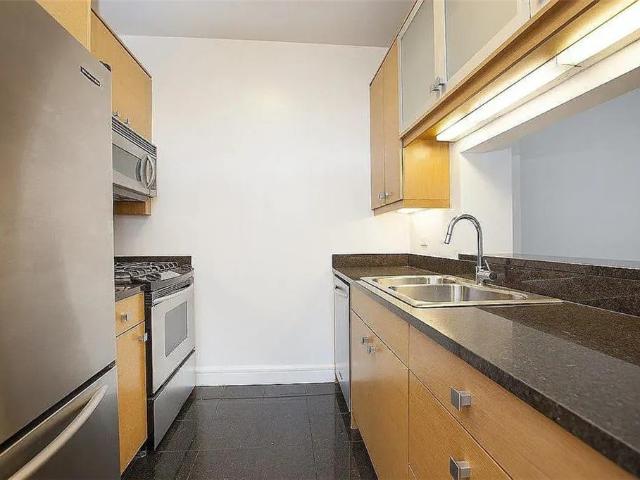 120 Riverside Boulevard # 11U