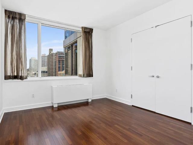 120 RIVERSIDE Boulevard 16J