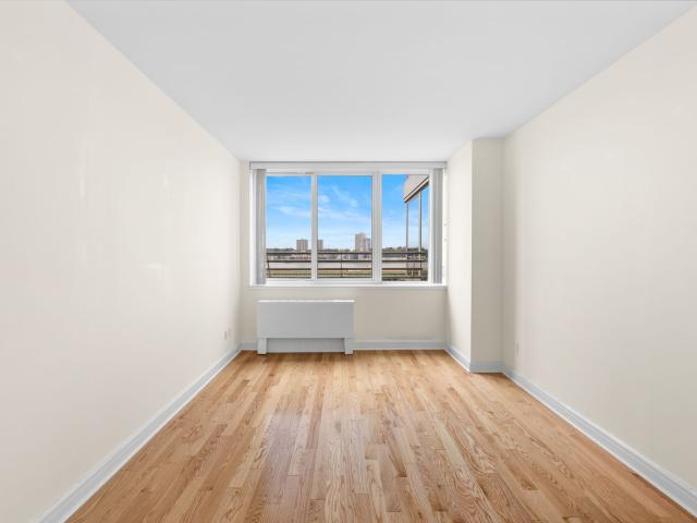 120 Riverside Boulevard, Unit 5H
