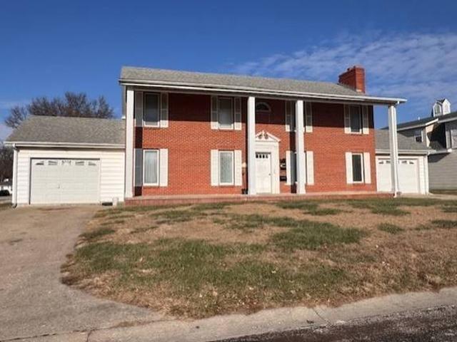120 W 6th St, Cameron, MO 64429