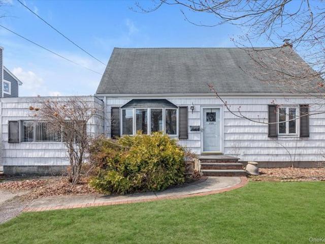 120 W 19th St, Deer Park, NY 11729