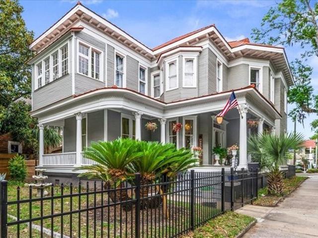 120 W 37th St, Savannah, GA 31401