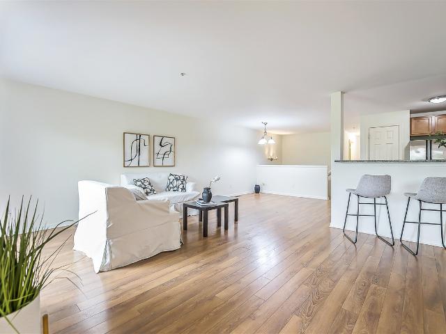120 W Oakbrook Drive
