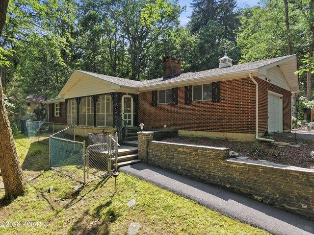 120 Water View Dr, Lords Valley, PA 18428