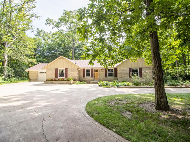 120 White Oaks Street