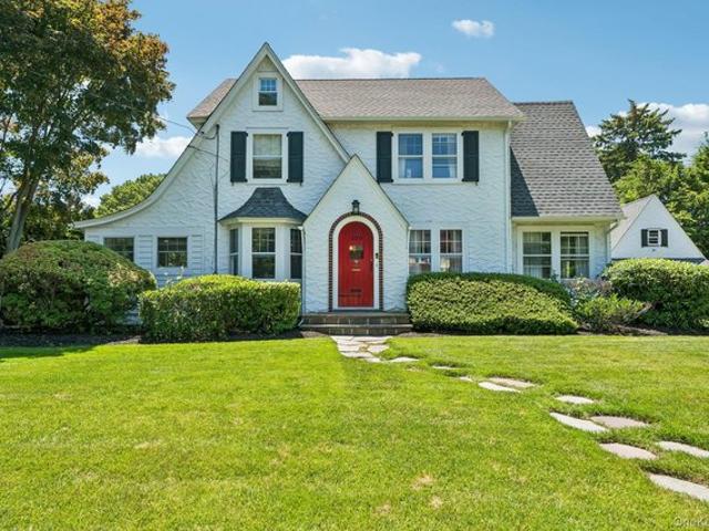 120 William St, East Williston, NY 11596