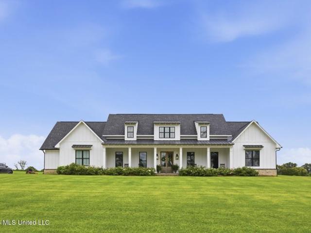 120 Winchester Dr, Flora, MS 39071