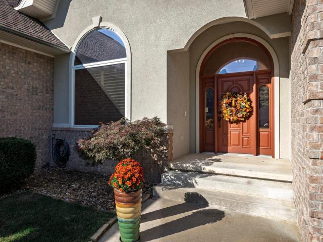 120 Thornbury Court