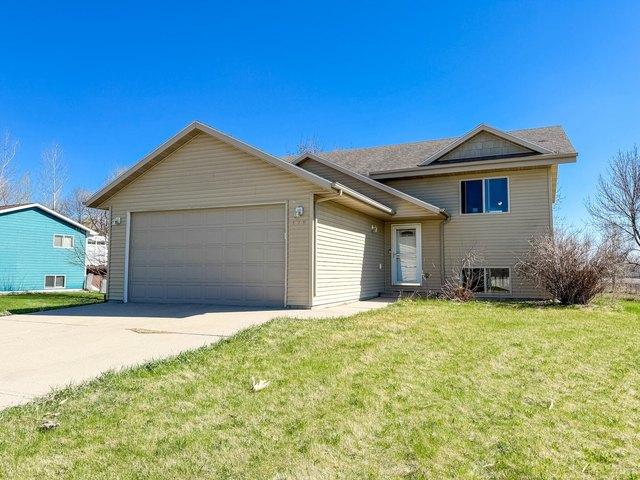 120 Twin Oaks Ln, Brookings, SD 57006