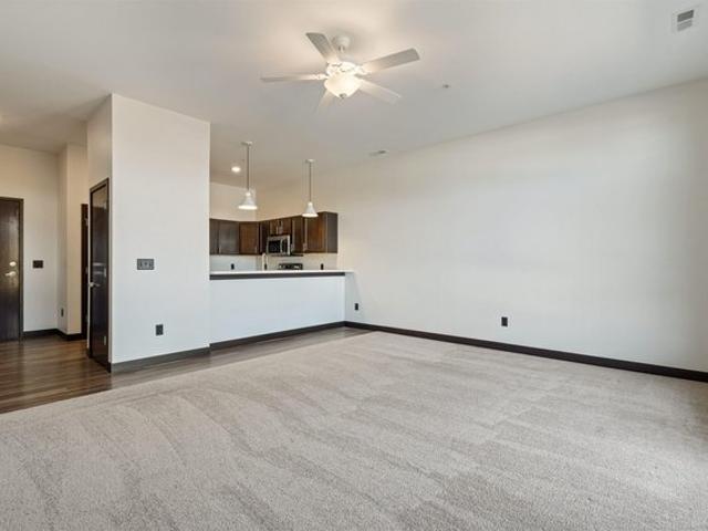 120 Twin Steeples Cir NE Apt 213, Dyersville, IA 52040
