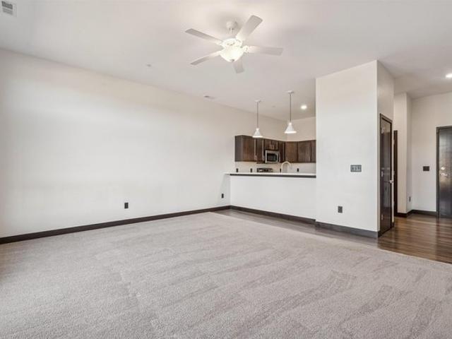 120 Twin Steeples Cir NE Apt 215, Dyersville, IA 52040