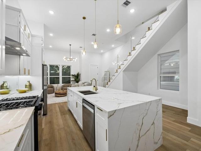 120 Velasco St, Houston, TX 77003