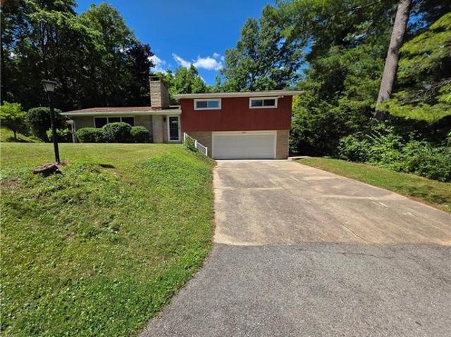 120 Virginia St, Latrobe, PA 15650
