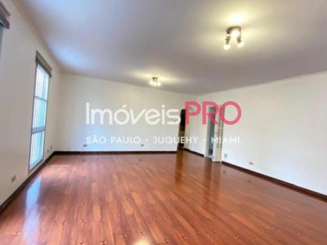 120m² em rua tranquila no Brooklin
