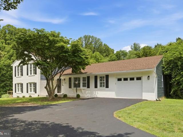 12140 Folkstone Dr, Herndon, VA 20171