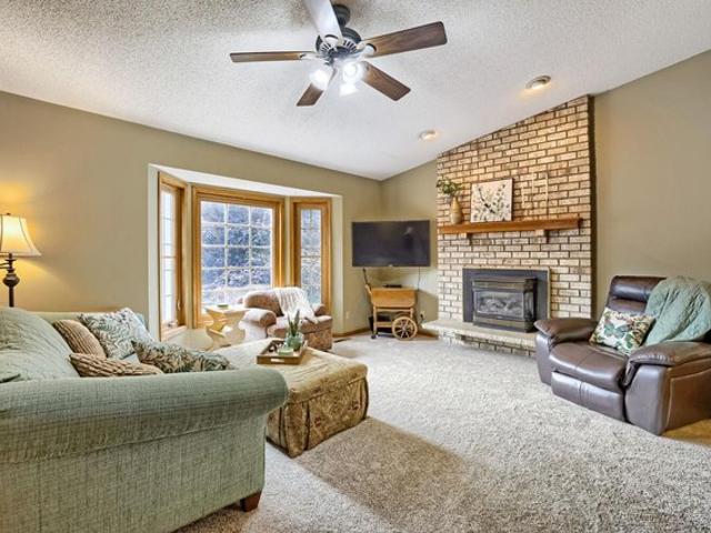12140 Kenyon Ct NE, Blaine, MN 55449