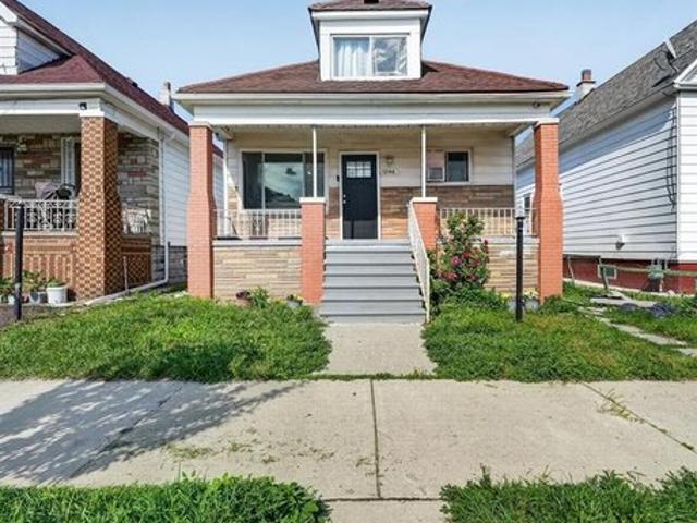 12146 Klinger St, Hamtramck, MI 48212