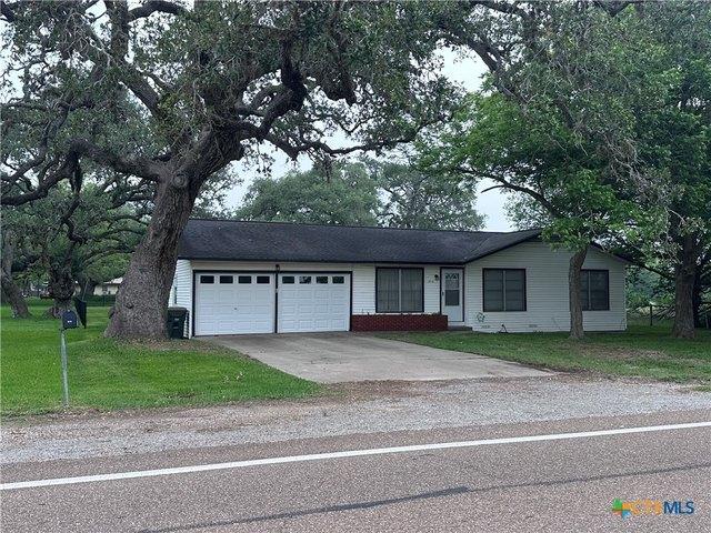 1214 Macarthur St, Cuero, TX 77954