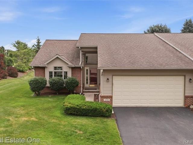 1214 Mountain Ash Dr, Brighton, MI 48116