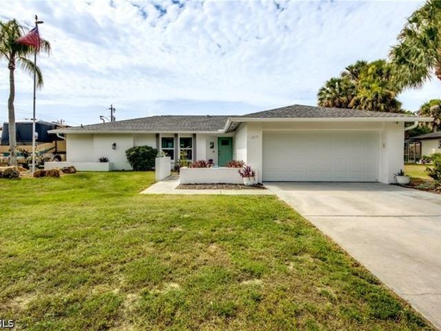 1214 Baldwin Pl, Lehigh Acres, FL 33936