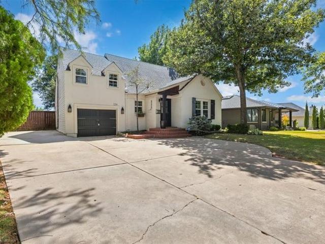 1214 Belford Ave, Nichols Hills, OK 73116
