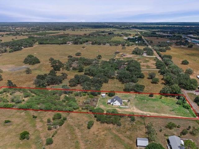 1214 E Oak St, Goliad, TX 77963