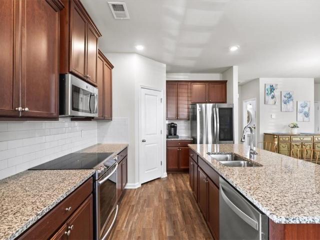 1214 Hawthorne Trail