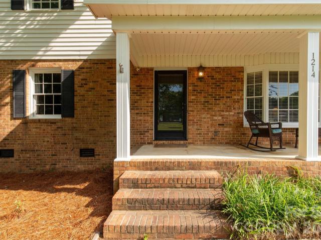 1214 Hawthorne Road