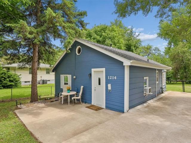 1214 Herold Ave, Des Moines, IA 50315