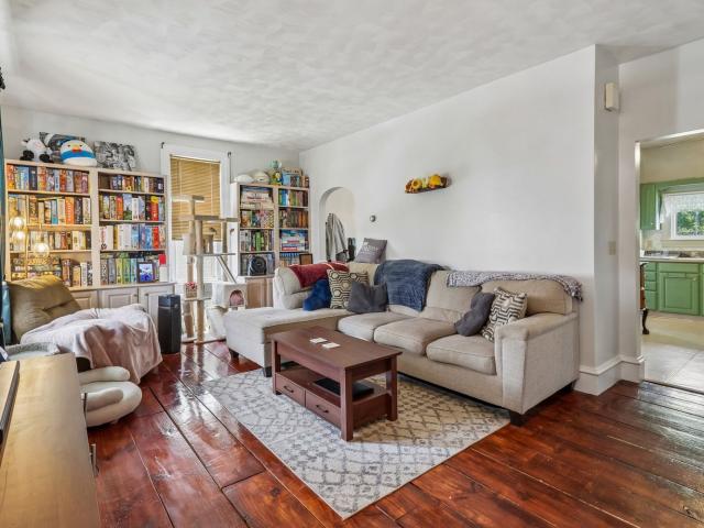 1214 Poplar