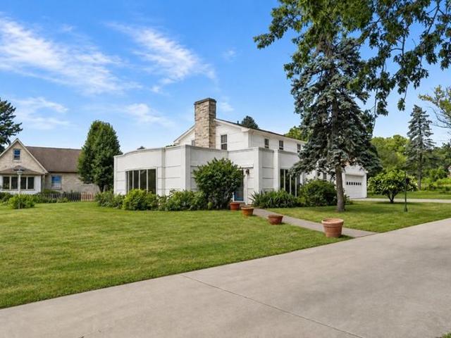1214 Riverside Dr, Fort Atkinson, WI 53538