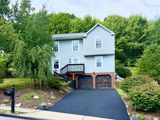 1214 Sandstone Ct E, Tarentum, PA 15084