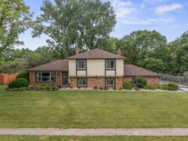 1214 Sherwood Dr, Greenfield, IN 46140