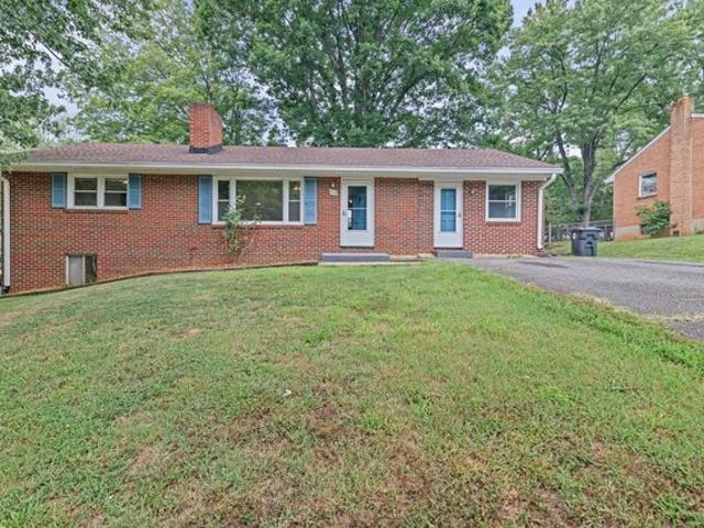 1214 W Hill Dr, Bedford, VA 24523