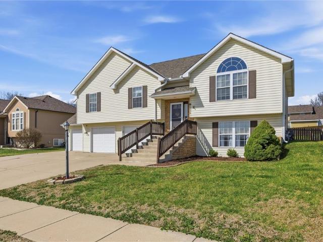 1214 Wildwood St, Leavenworth, KS 66048 | Compass