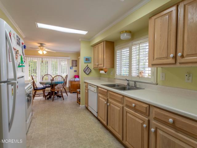 1214 Winding Brook Way