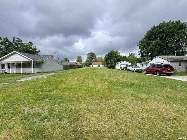 1214 14th St, Silvis, IL 61282