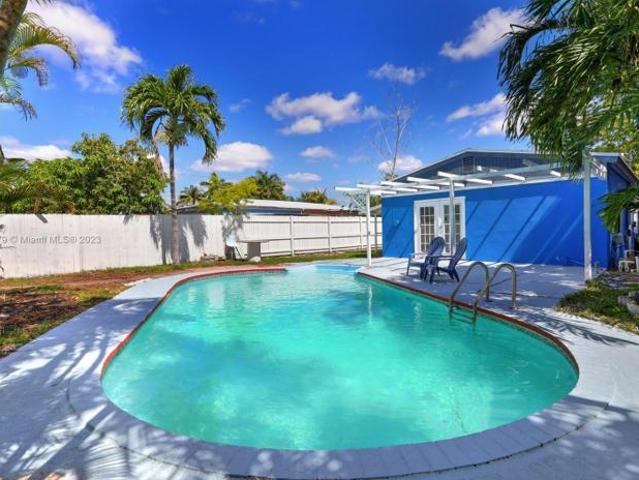 1214 180th St NE, North Miami Beach, FL 33162