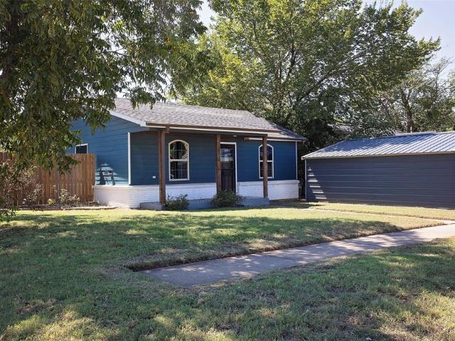 1214 3rd St, Graham, TX 76450 | MLS #21071