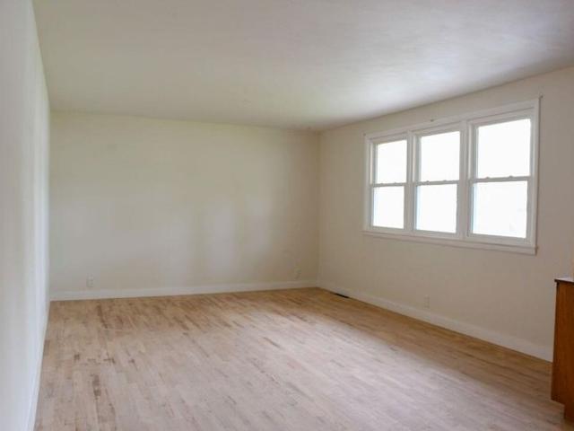 1214 7th St, Monett, MO 65708